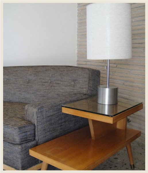 Blonde wood side table Border - Colorfully BEHR